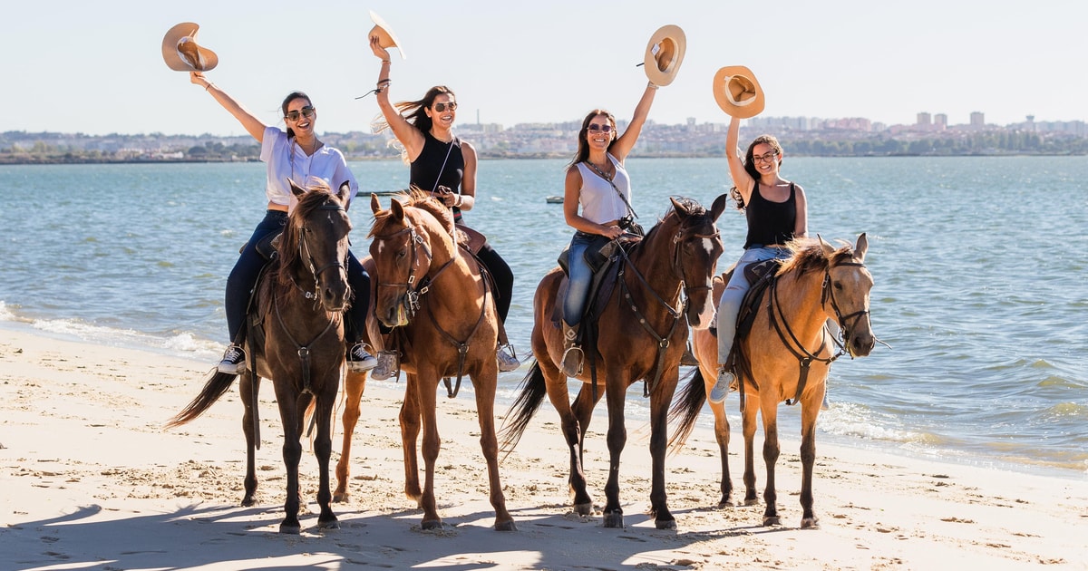 Paseos a caballo por la playa +Tapas + Reportaje fotográfico | GetYourGuide