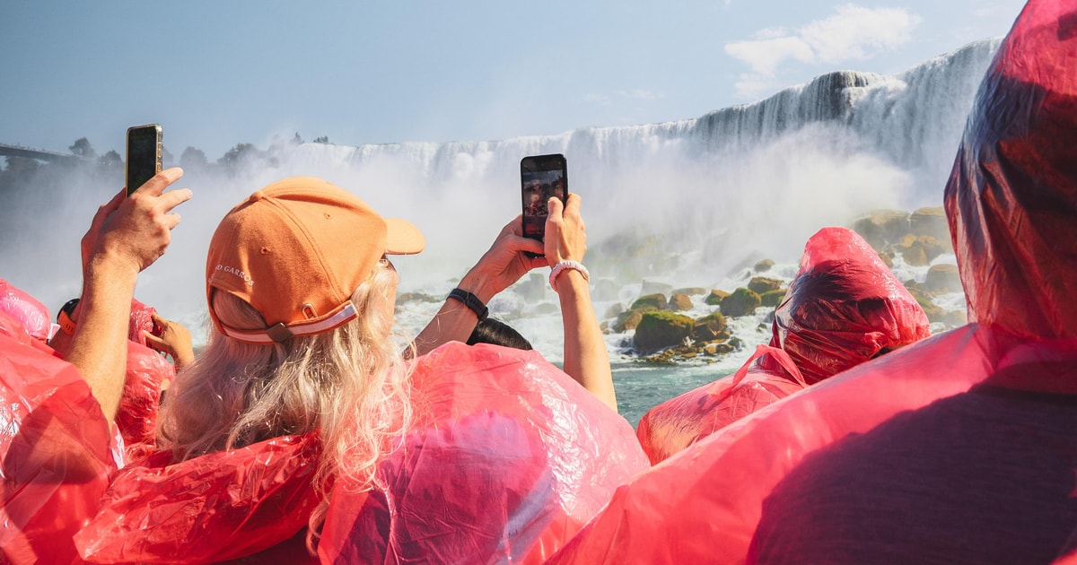 Niagarafallen: Guidad tur med Behind the Falls & båtresa | GetYourGuide