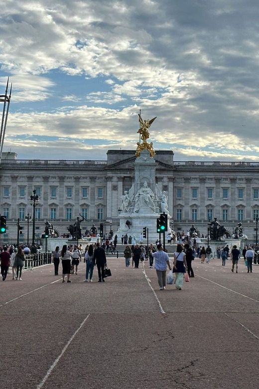 London: Buckingham Palace & Westminster Guided Walking Tour | GetYourGuide