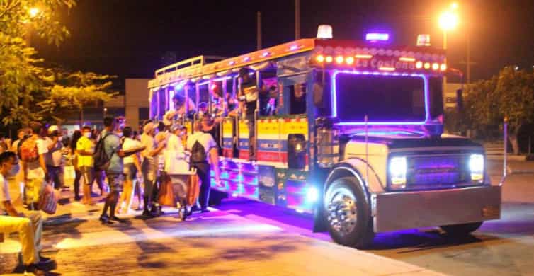 Chiva Rumbera: La fiesta sobre ruedas que debes vivir | GetYourGuide