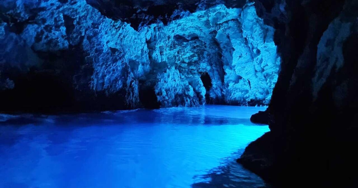 Excursión en lancha rápida por la Cueva Azul desde Trogir | GetYourGuide