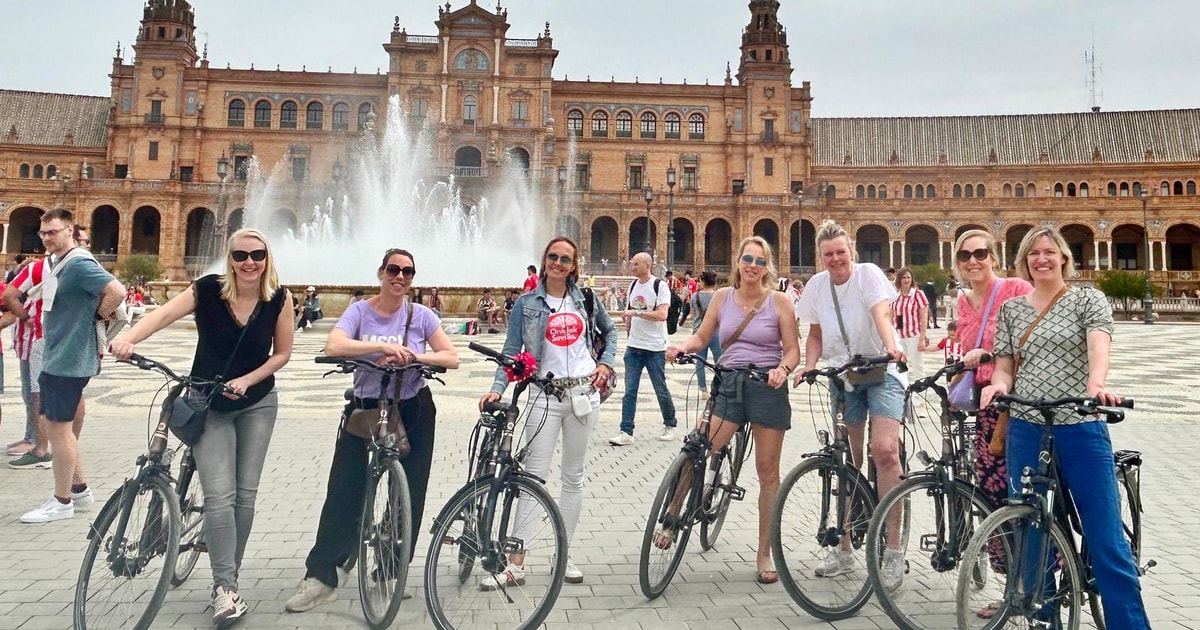 Seville: Dutch Cycling Highlights Tour with local guide | GetYourGuide