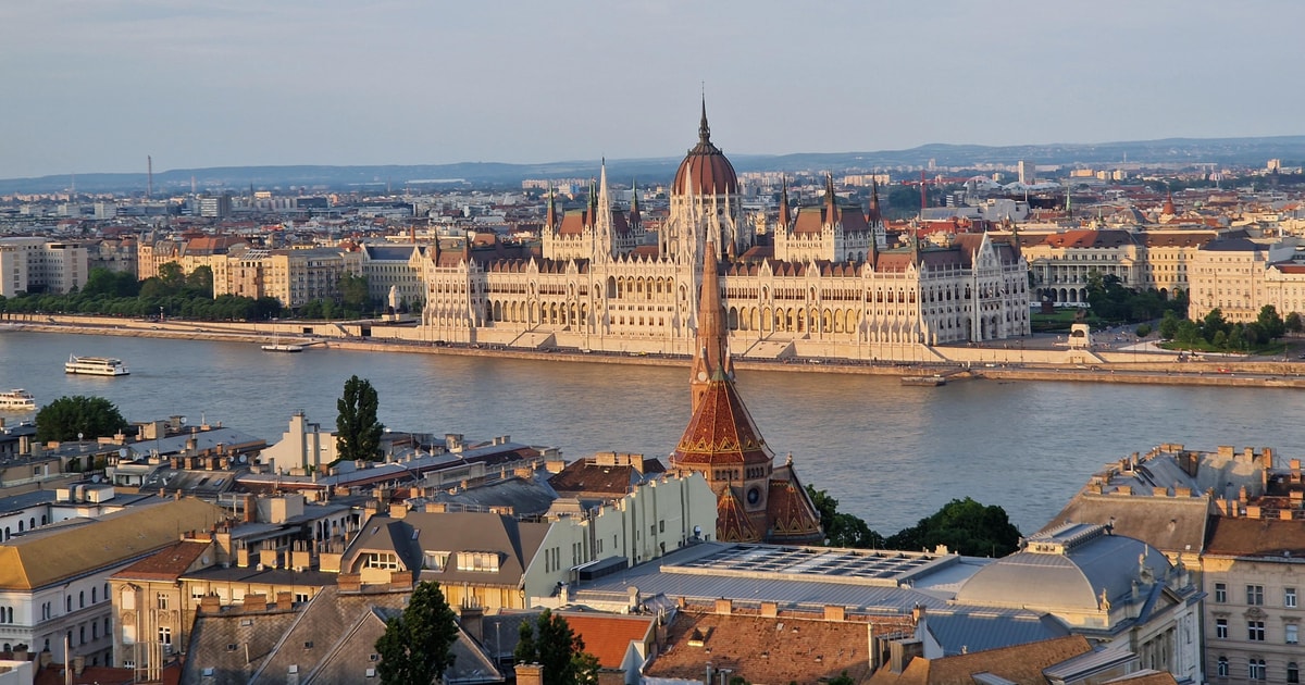 Budapest: private deluxe tour with a native, in Spanish | GetYourGuide