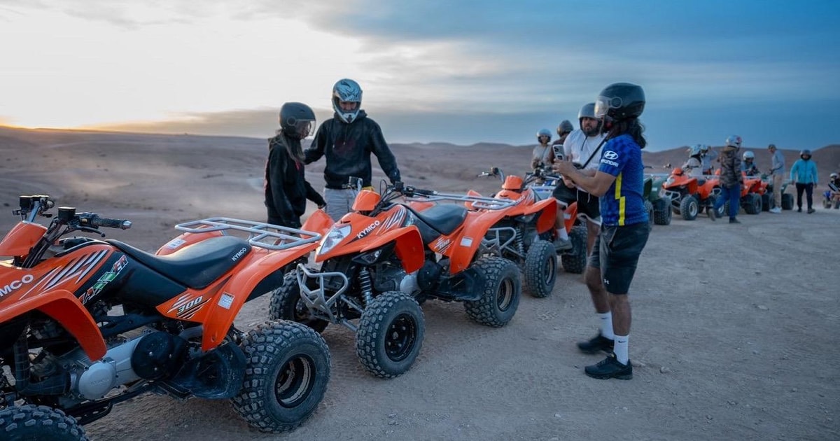 desde Marrakech: Excursión en quad por el desierto de Agafay con cena y ...