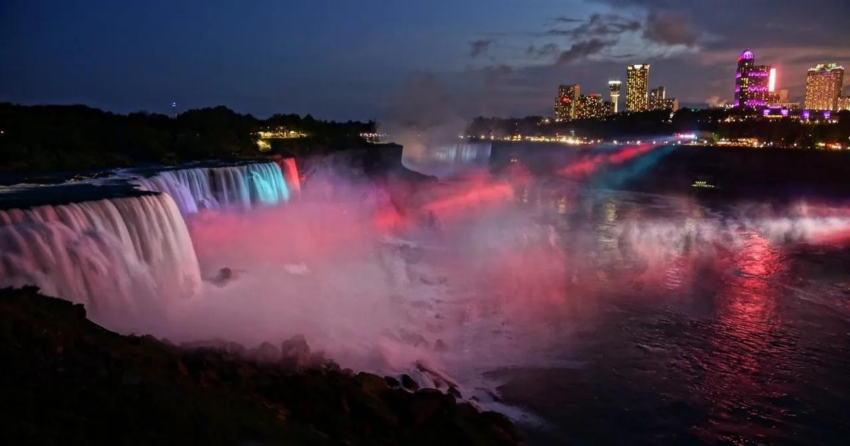 From Toronto: Niagara Falls Evening Tour with Light Show | GetYourGuide