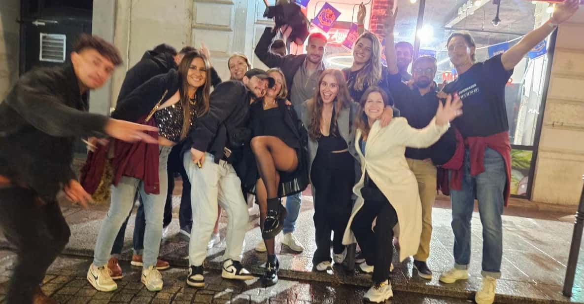 Paris: Pub Crawl com shots e entrada em discoteca | GetYourGuide