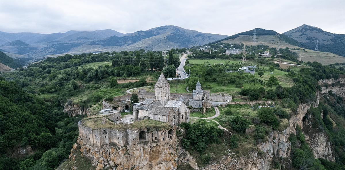 Eriwan: Tour von Tatev, Kndzoresk, Shaki Wasserfall, Areni | GetYourGuide
