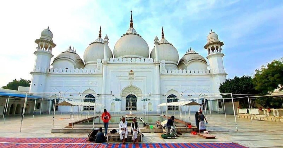 A Perfect Same-Day Aligarh Sightseeing Tour | GetYourGuide