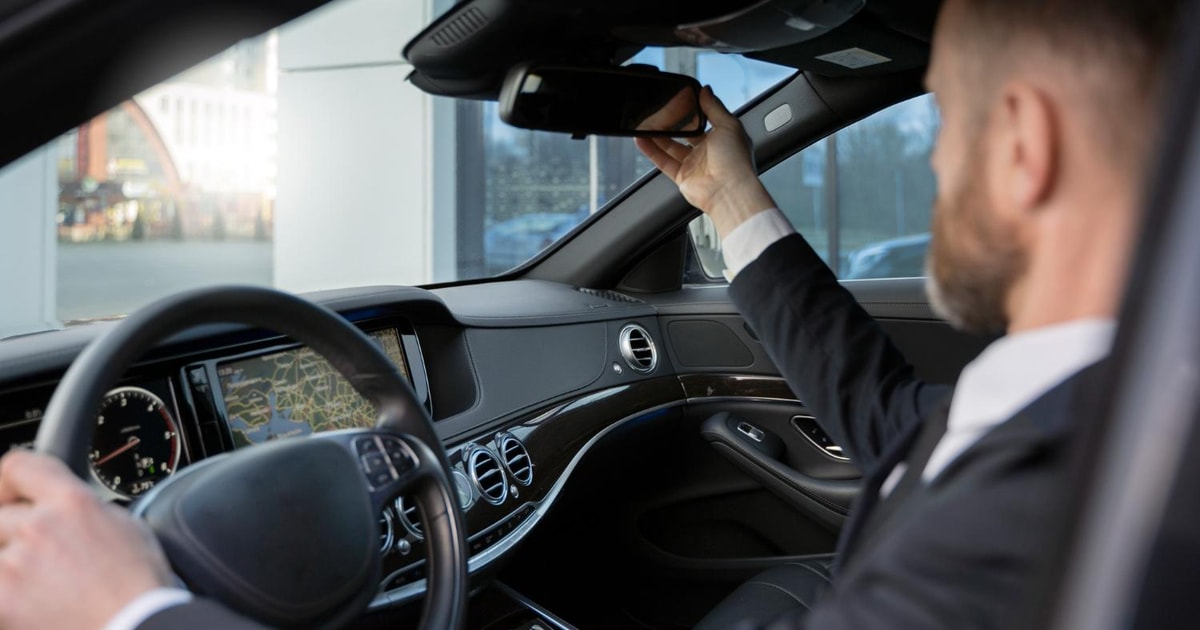 두바이 프리미엄 전용차 리무진 서비스 | GetYourGuide