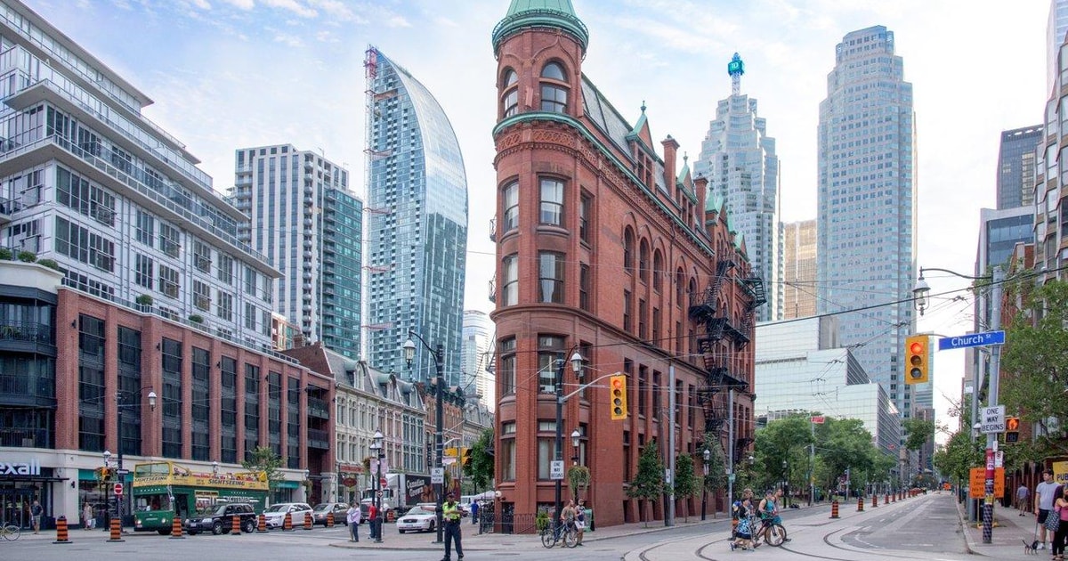 Toronto: City Highlights Walking Tour | GetYourGuide