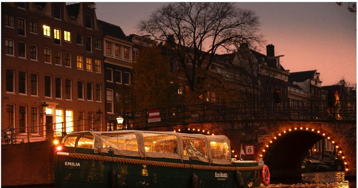 Amsterdam: De Nieuwste Grachtenrondvaart met Optioneel Drankje ...