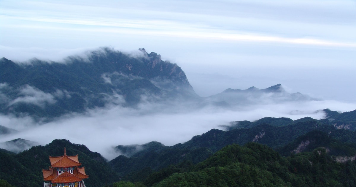 Guangzhou: Full-Day Guided City Tour with Baiyun Mountain | GetYourGuide