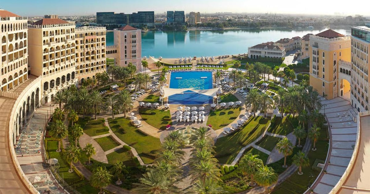 Emirates Padel – eksklusiivne padelilaager Abu Dhabis | GetYourGuide
