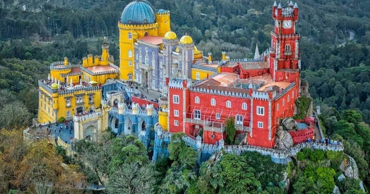 Sintra Tour met Tuktuk | GetYourGuide