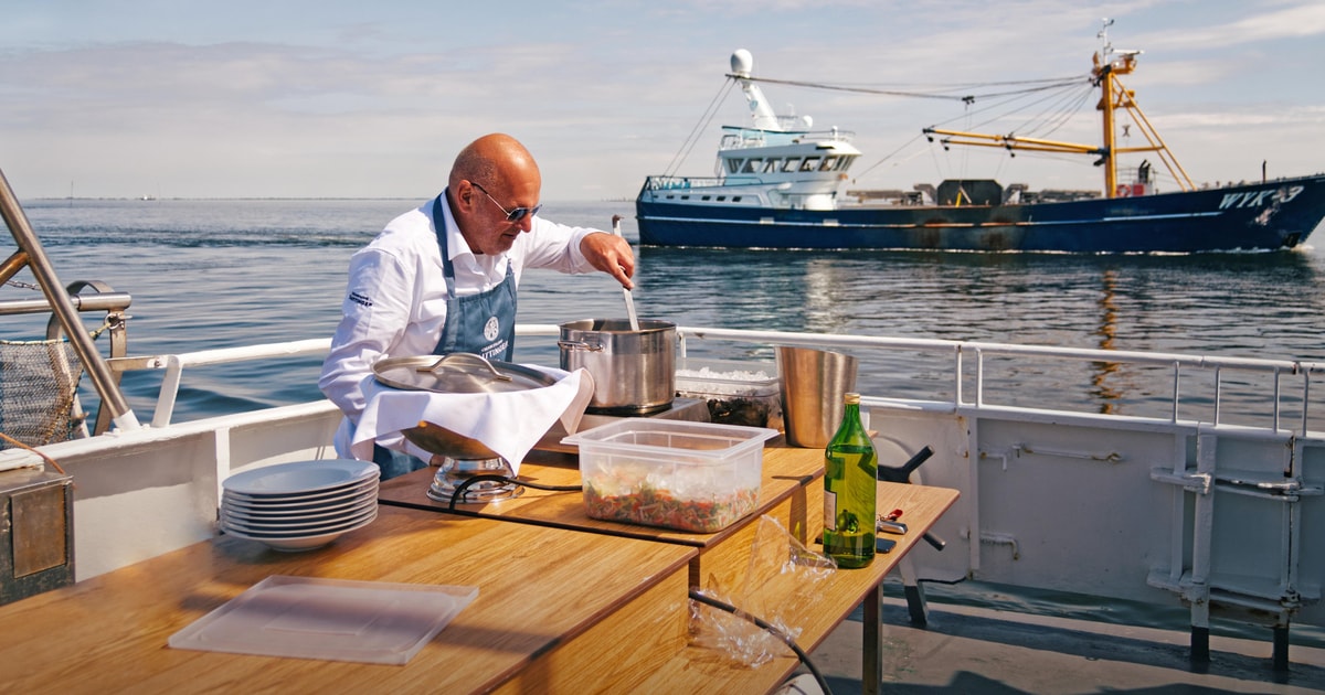 Sylt: Shell safari with boat | incl. Mussel tasting & 1 glass of wine ...