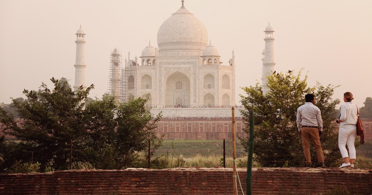 Tagestour zum Taj Mahal und Agra Fort mit dem Auto von Delhi aus ...