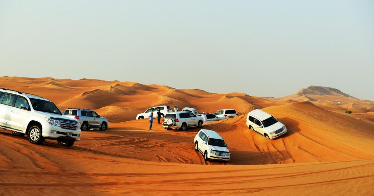 Doha: Strandbesuch mit Dune Bashing und Sandboarding | GetYourGuide