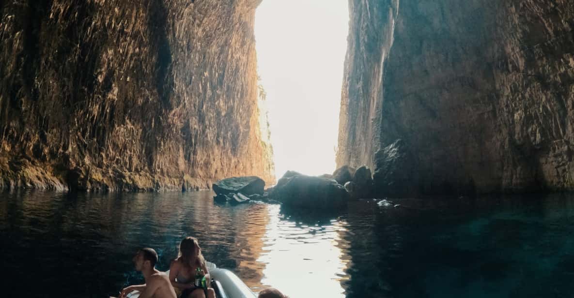 Vlora: Excursión en lancha rápida a la Cueva de Dafina y a la Cueva de ...