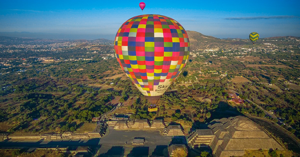 Teotihuacan: Zbor cu balonul cu aer cald | GetYourGuide
