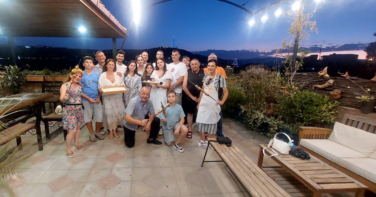 Tbilisi: Georgisk madlavningskursus i familie med middag og vin ...