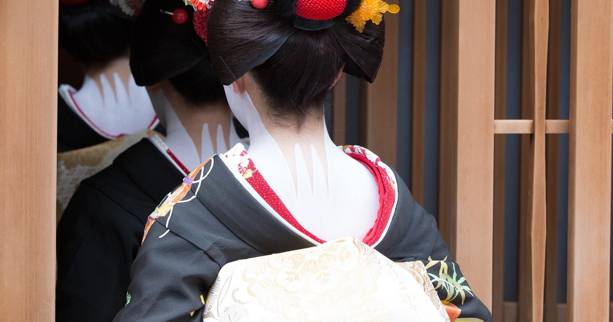Gion Guided Walking Tour: Discover the World of Geisha | GetYourGuide