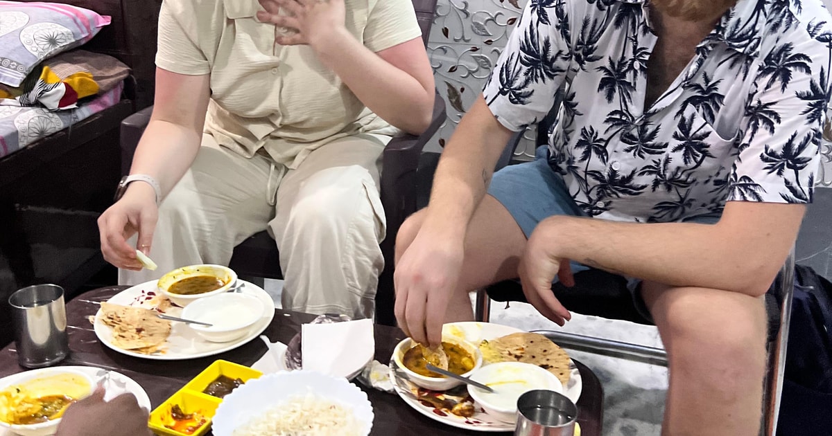 Spis middag med en lokal indisk familie i et indisk hjem | GetYourGuide