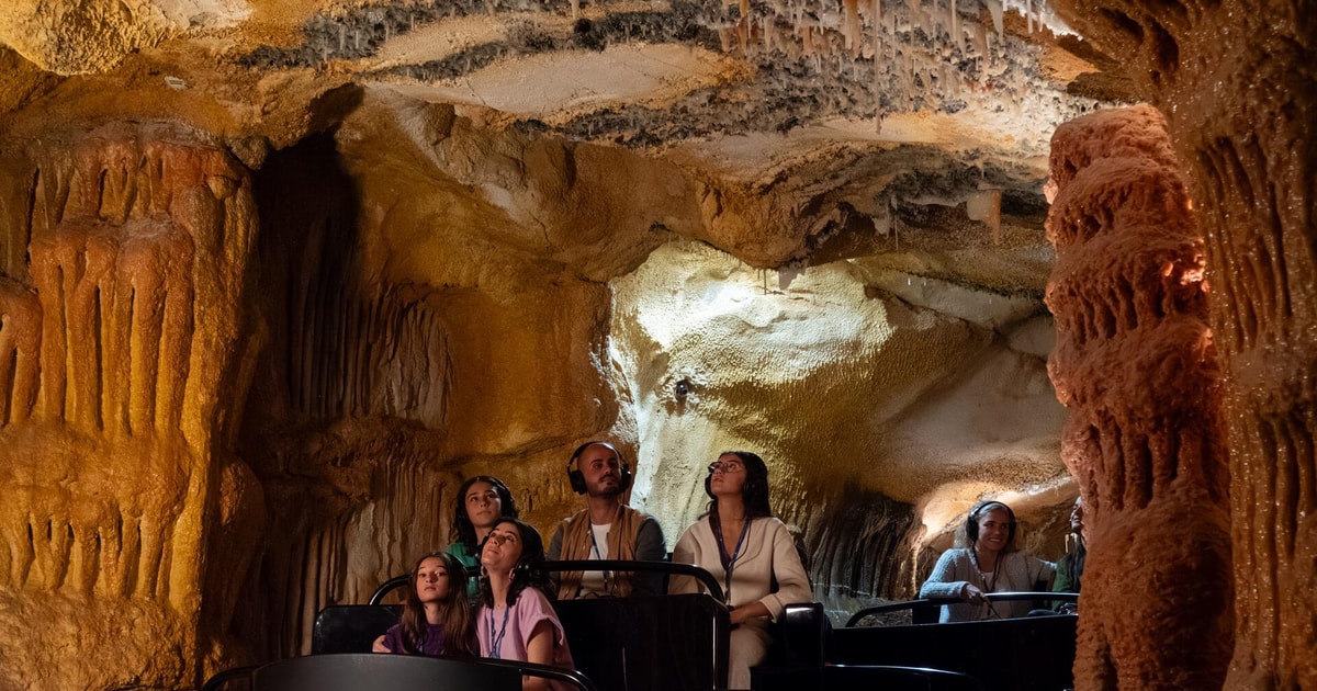Visite de Cassis, tour en bateau dans les Calanques et visite de la ...