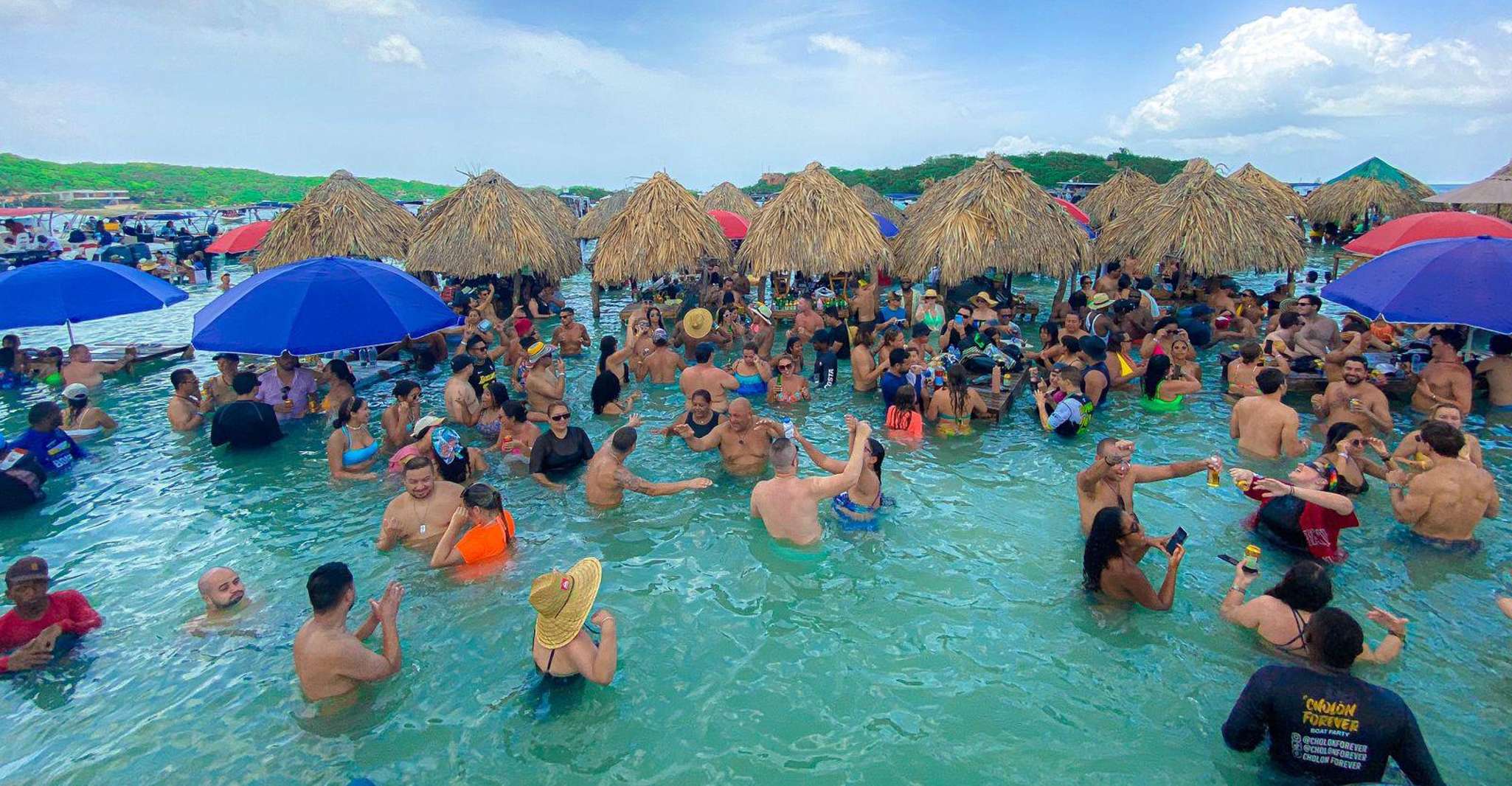Tour a la isla de las fiestas Cholon | Water Activity in Colombia