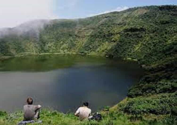 1 Día de senderismo (volcán Bisoke) | GetYourGuide