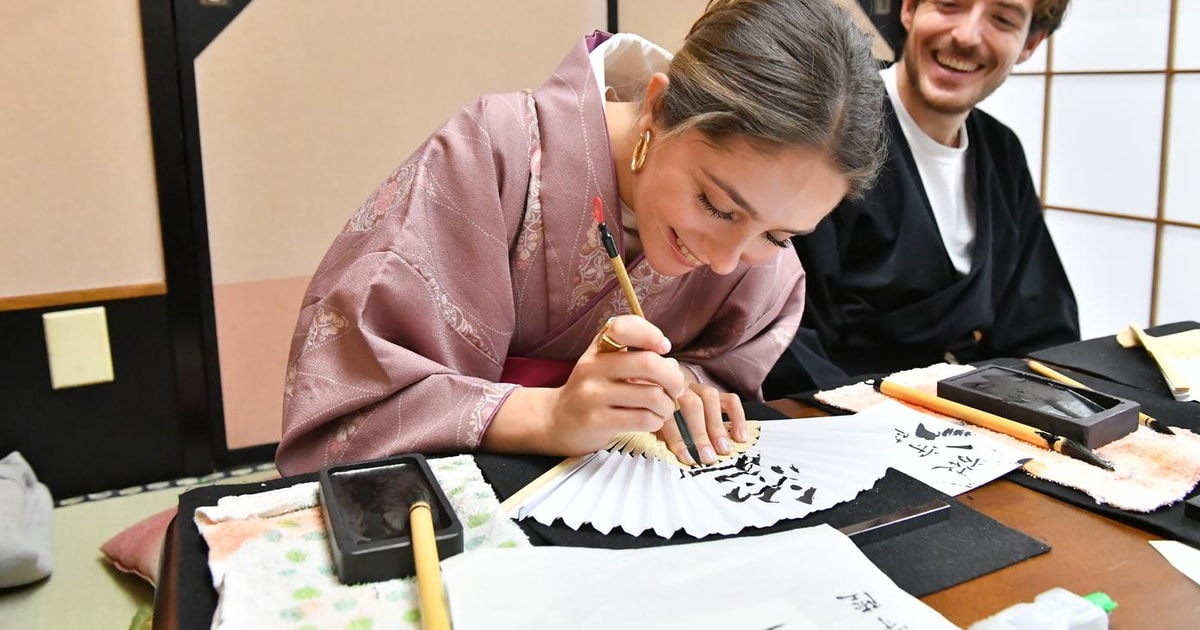 Learning Shodo with a kimono and Trying Samurai Calligraphy | GetYourGuide