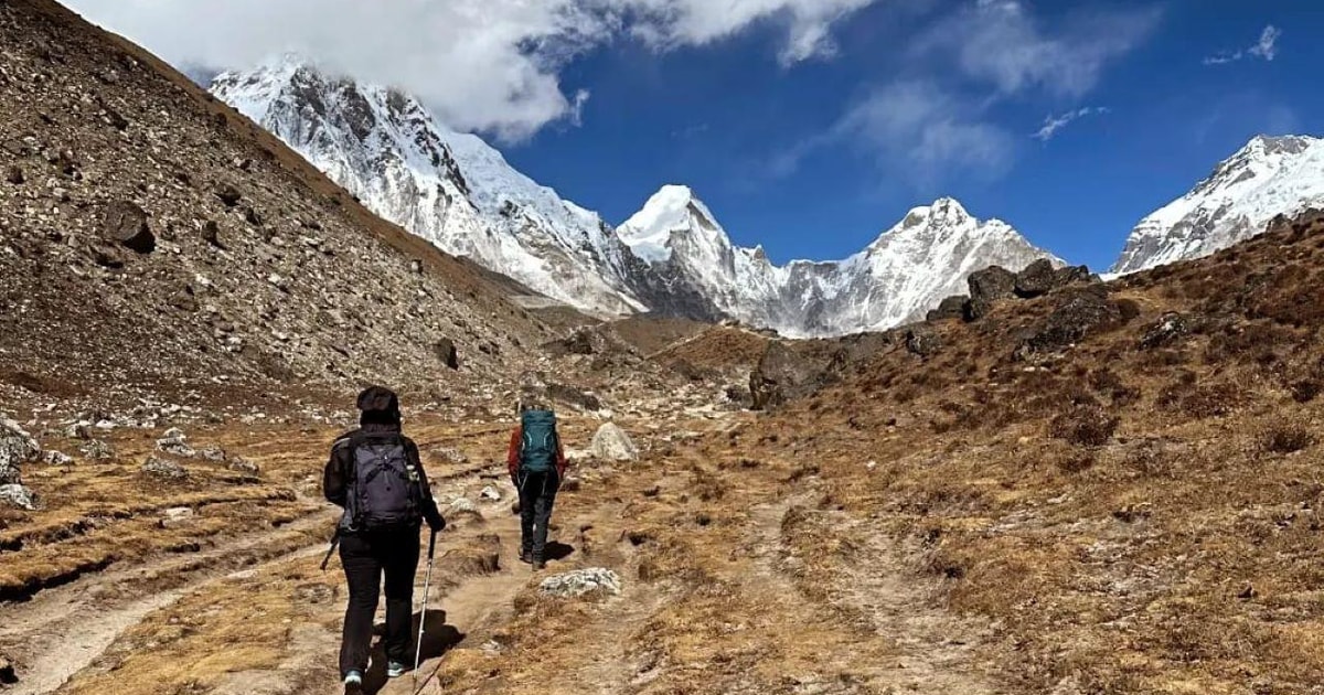 Everest Base Camp Trek cu apus de soare de la Kalapathar | GetYourGuide