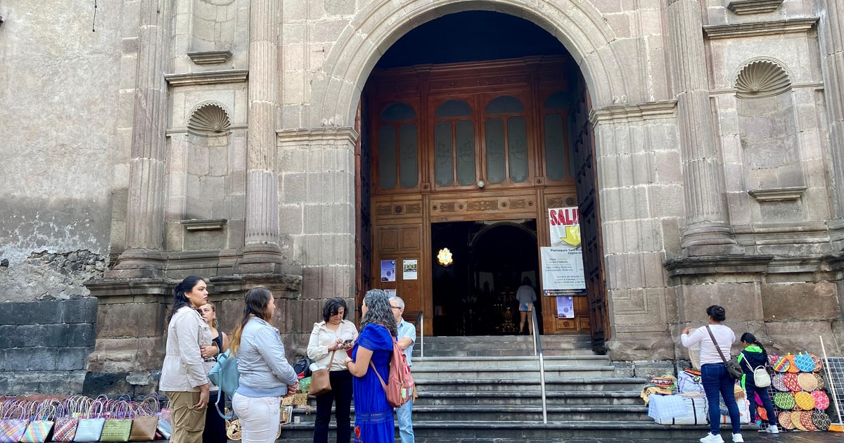 Mexico City: Intimate Frida Walking Tour & La Casa Azul. | GetYourGuide