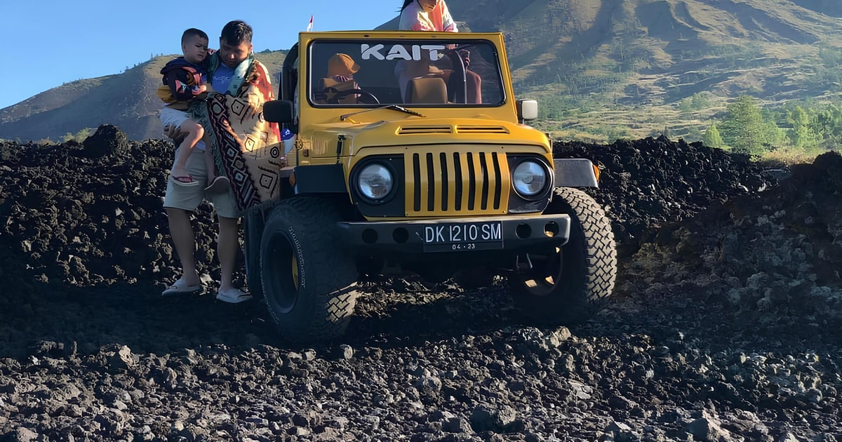 ヴルカーノ日の出ジープツアーと Akasa Resto での朝食 | GetYourGuide