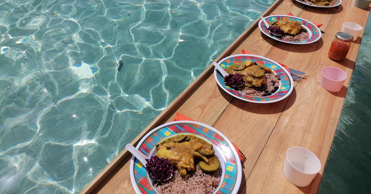 Excursion en bateau avec repas dans l'eau (Grand Cul De Sac) | GetYourGuide