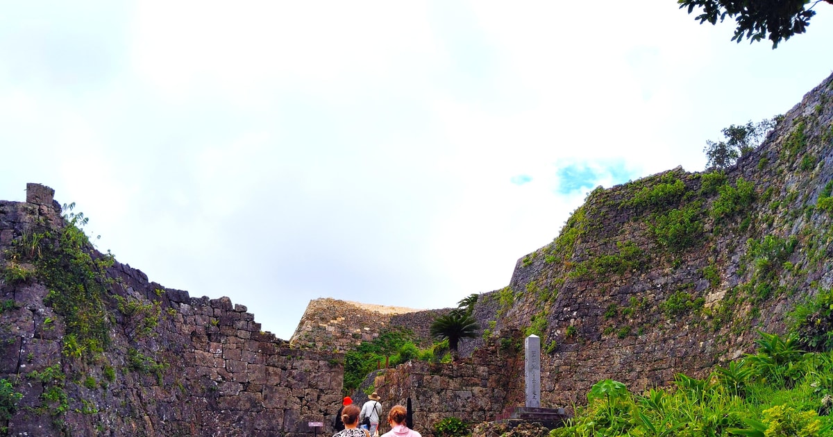 Okinawa: Nakagusuku Slot – udsigt og legender (1,5 time) | GetYourGuide