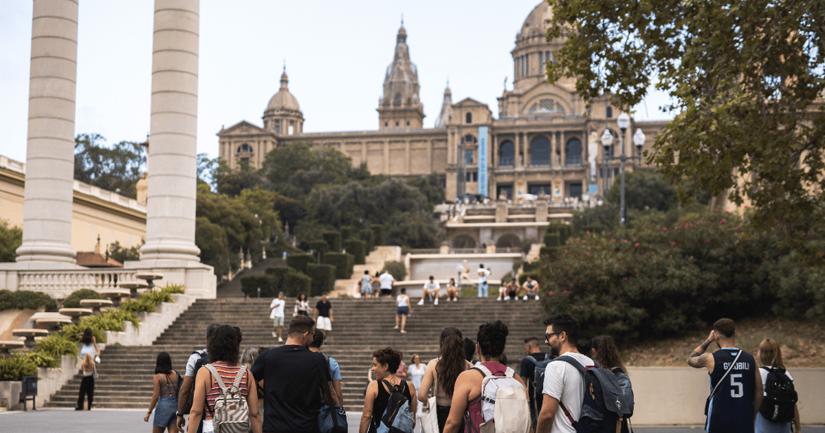 Barcelona: Tour Montjuic y funicular | GetYourGuide