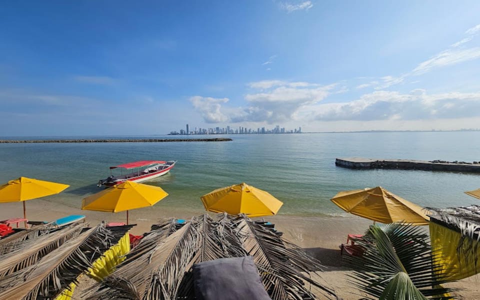 Cartagena: Excursión de un día a la Isla de Tierra Bomba | GetYourGuide
