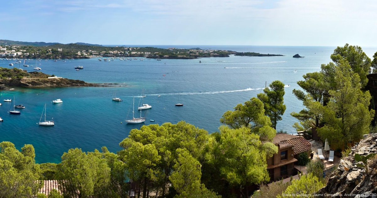 Rosas: Passeio de barco pela Baía de Cadaqués com parada para nadar ...