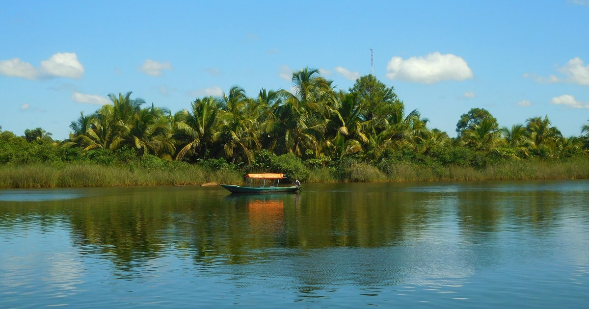 Descubre la Esmeralda de la Isla Roja | GetYourGuide