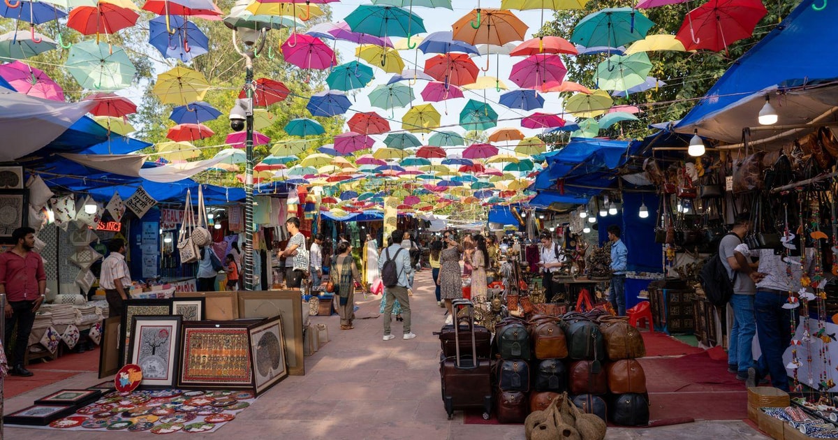 Delhi: Private Half-Day Shopping Tour with Choice of Guide | GetYourGuide