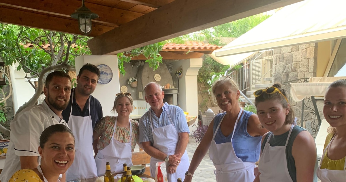 Ischia: Pizza Making Class with Drink Included | GetYourGuide