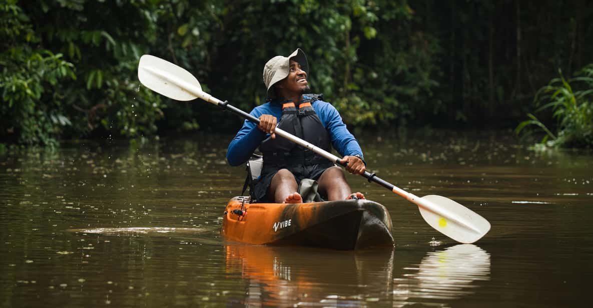 Tortuguero: Kajakos kaland az esőerdei csatornákon keresztül. | GetYourGuide
