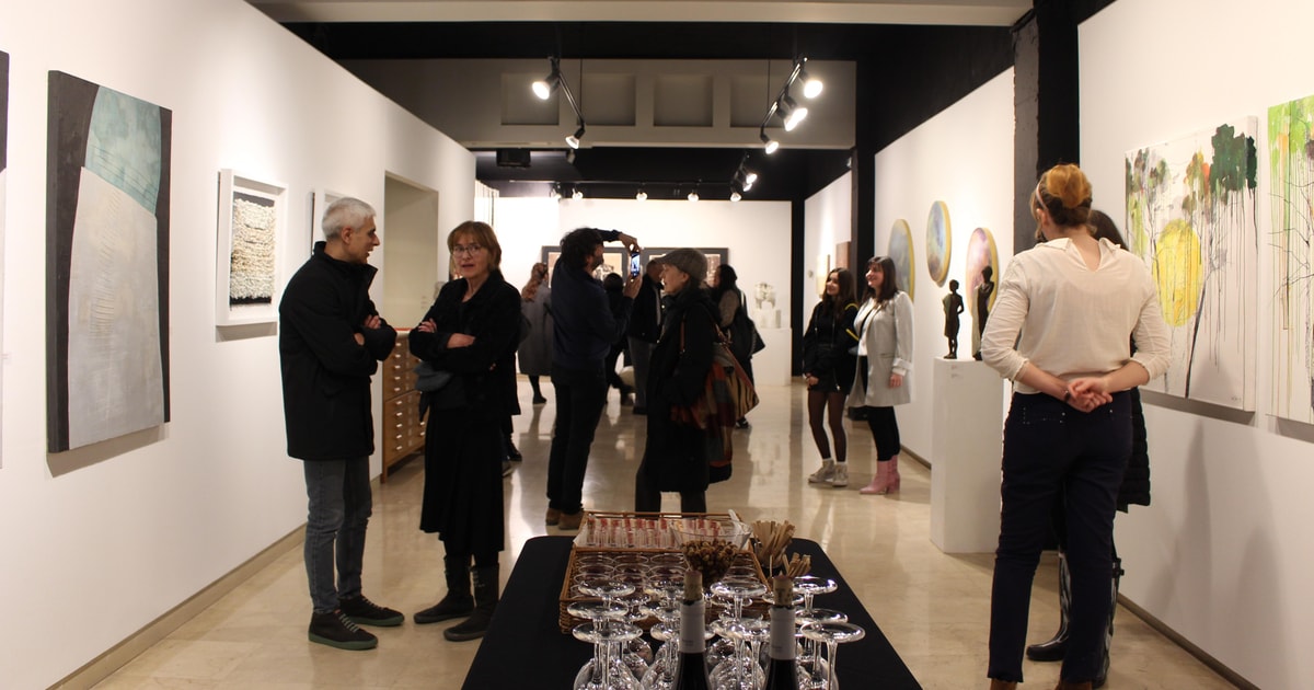 Reus: Guided Art Gallery exhibition tour and vermouth | GetYourGuide