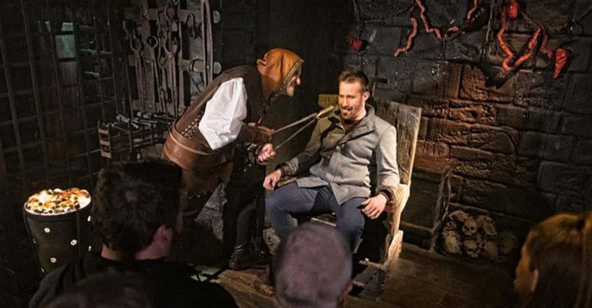 Hop-on Hop-off London Bus Tour & The London Dungeon | GetYourGuide