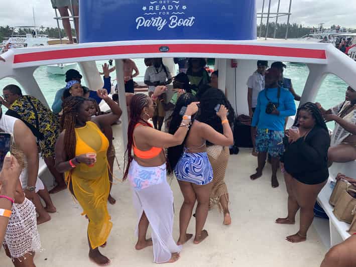 Fiesta privada en barco con barra libre y snorkel | GetYourGuide