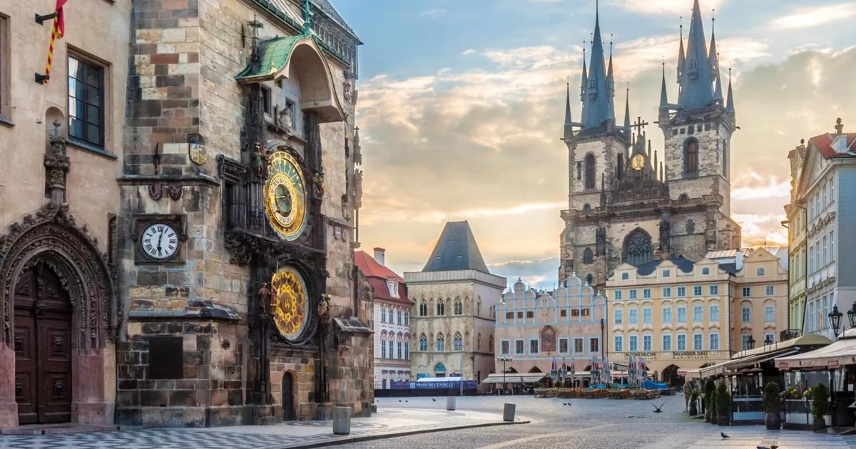 Berlin: Prague VIP luxury Van Day Trip | GetYourGuide