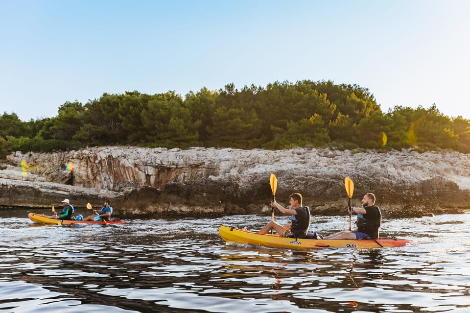 Πούλα: Snorkeling, κολύμπι και εκδρομή με καγιάκ με Blue Cave ...