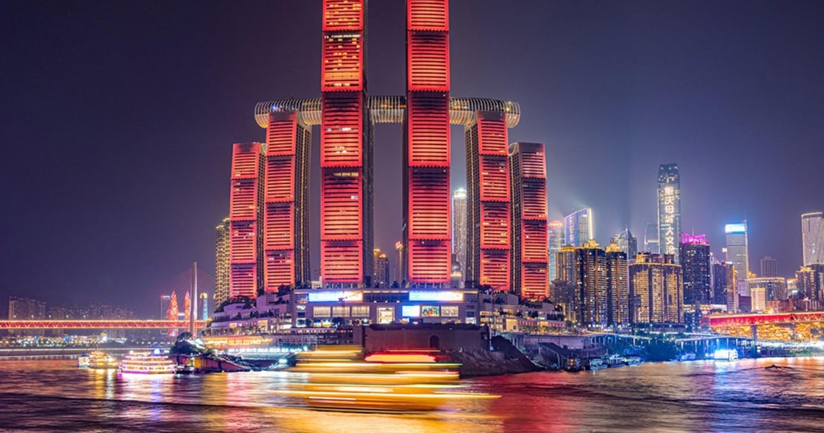Nočna tura po dveh rekah v Chongqingu + stavba WFC + tura po Ciqikou | GetYourGuide