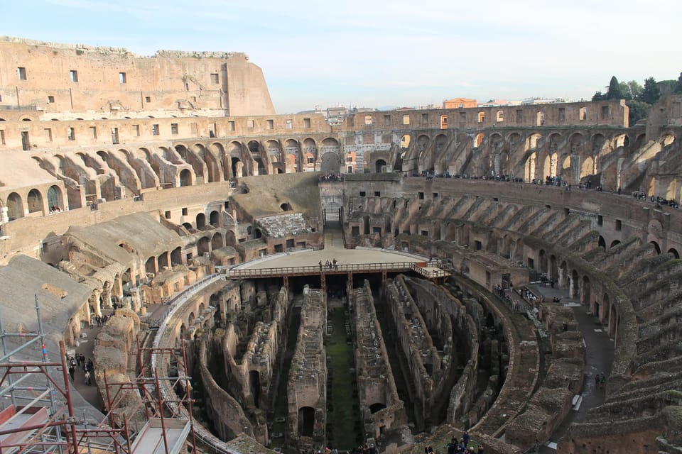 Rom: Privat rundtur i Colosseum Attic och Forum Romanum | GetYourGuide