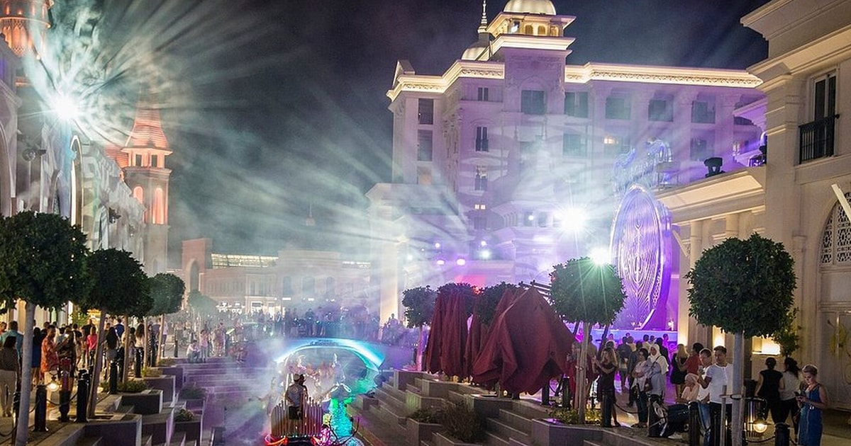 Seite: Die Land of Legends Bootsparade und Nachtshow | GetYourGuide
